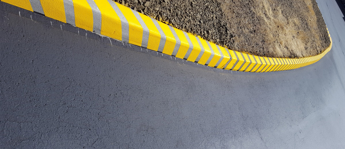 Yellow Curb banner | Tilco Parking Lot Maintenance
